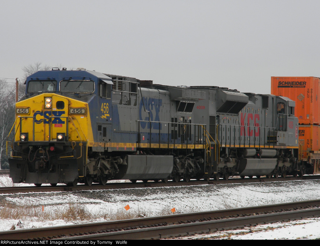 CSX 456 and KCS 4009 on a Northbound Intermodal
